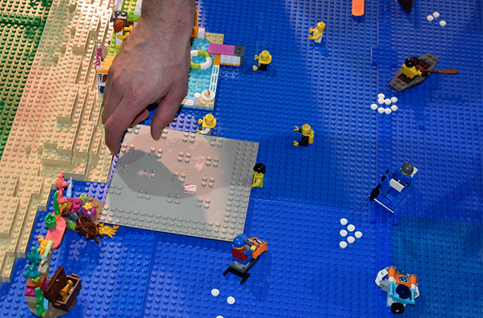 レゴ®の限界に挑戦！タイムラプスで見る世界最大ジオラマの制作過程が感動的すぎる | ギネス世界記録