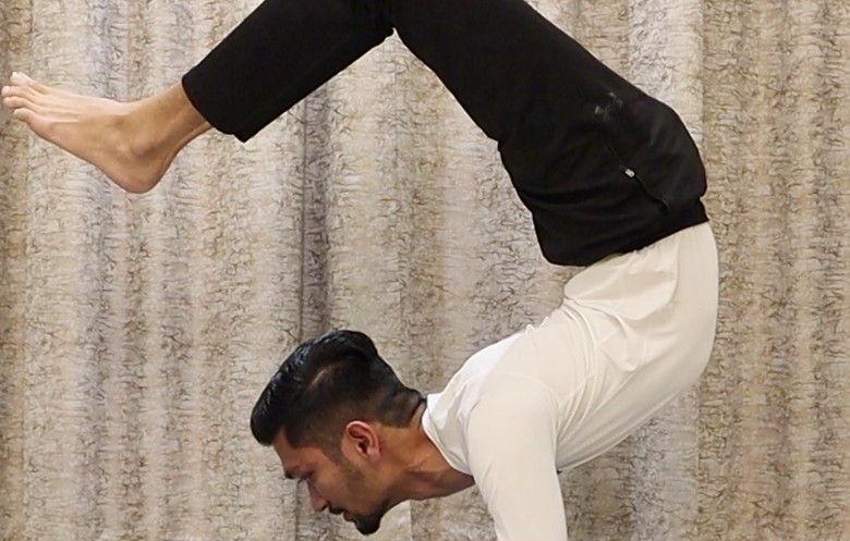 Longest time to hold the scorpion position | ギネス世界記録