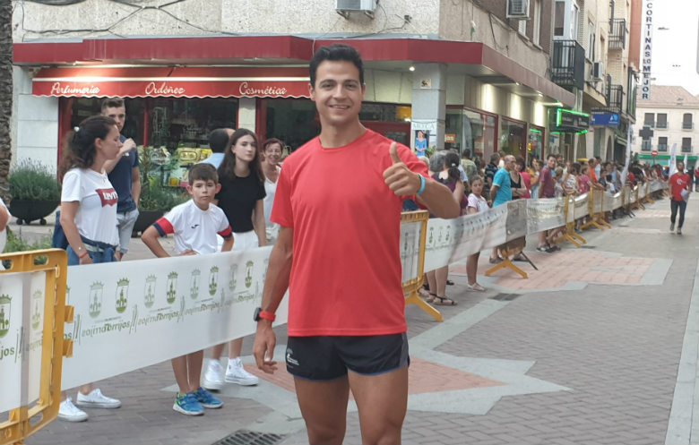 Fastest run backwards 100 m carrying a 60 lb pack (male) | ギネス世界記録