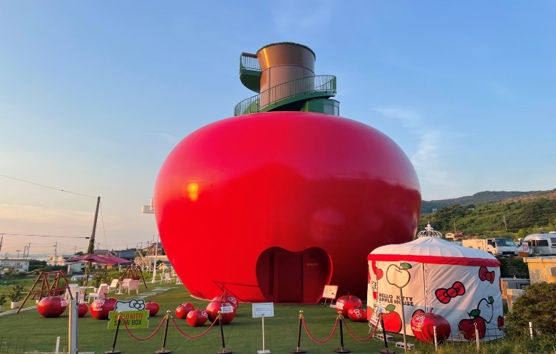 Largest building in the shape of an apple | ギネス世界記録